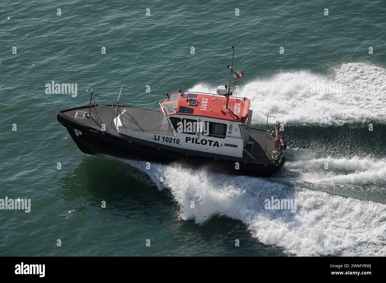 Italian pilot boat, barco piloto, travelling at speed Stock Photo - Alamy Italian pilot boat, barco piloto, travelling at speed Stock Photo - Alamy