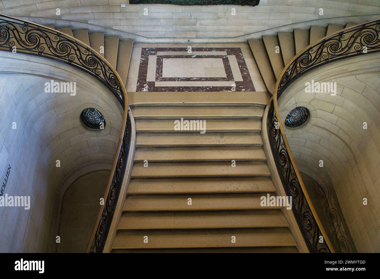 Vintage monuments hi-res stock photography and images - Alamy