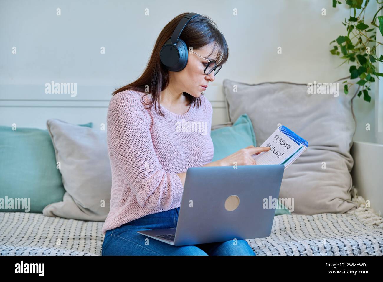 Typing password on login page hi-res stock photography and images - Alamy