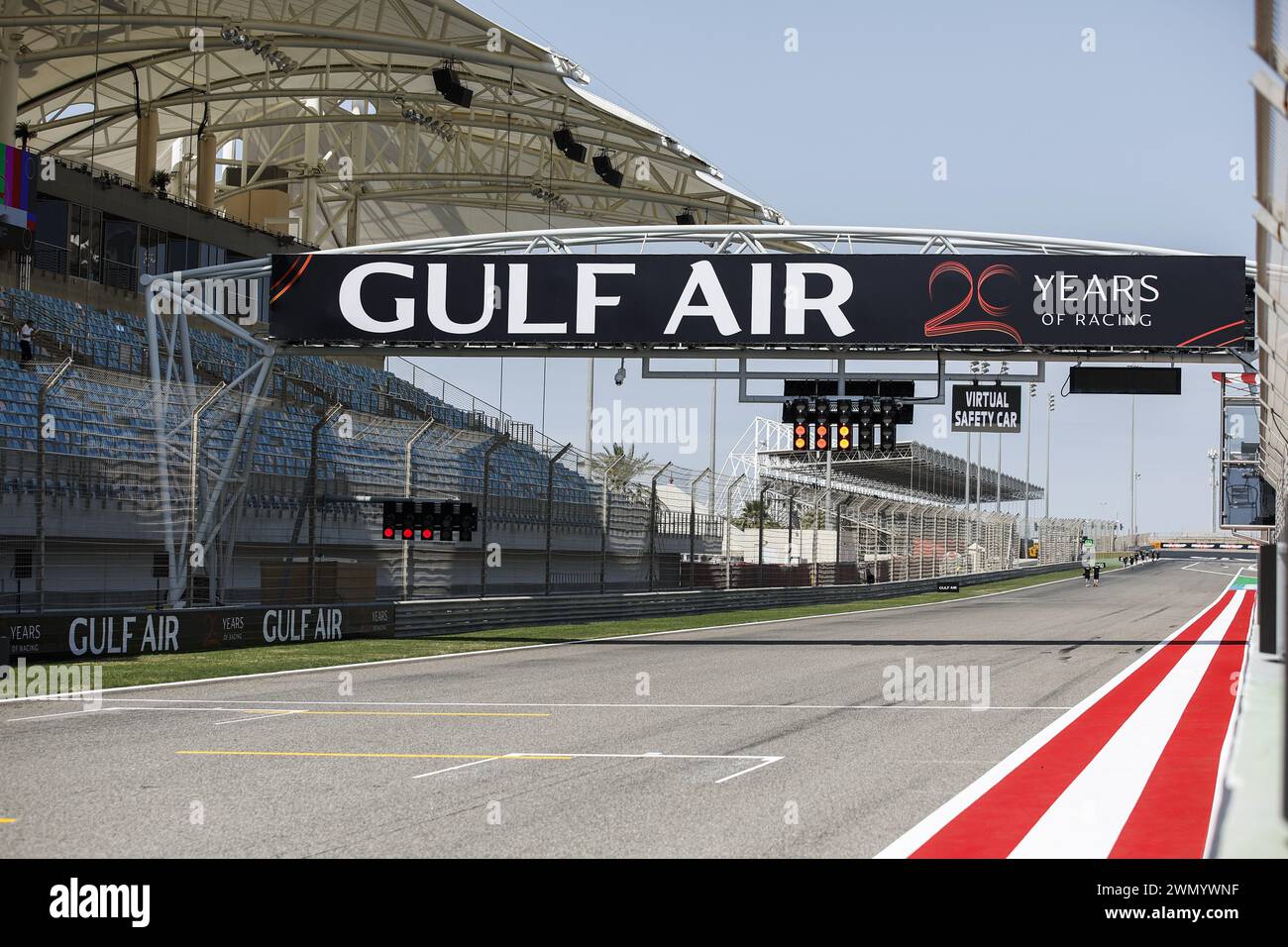 Bahrain circuit starting grid during the Formula 1 Gulf Air Bahrain ...