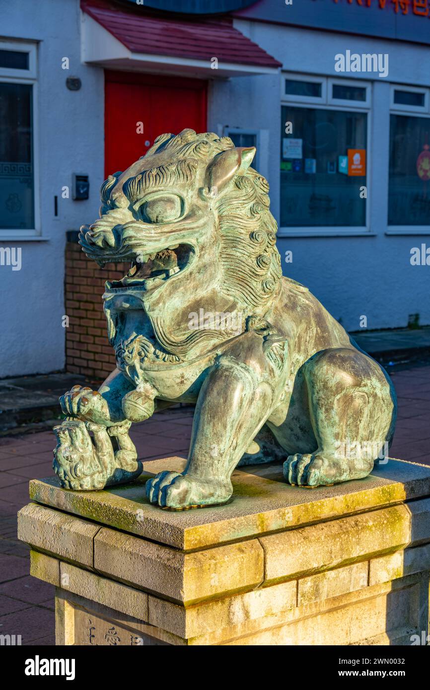 Liverpool chinese gate hi-res stock photography and images - Alamy