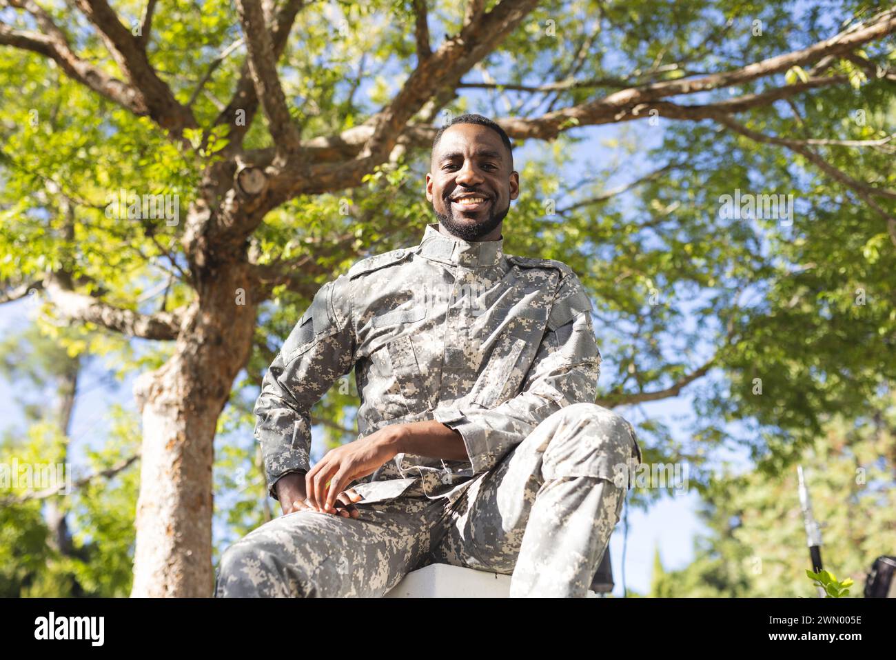 African soldier uniform hi-res stock photography and images - Alamy