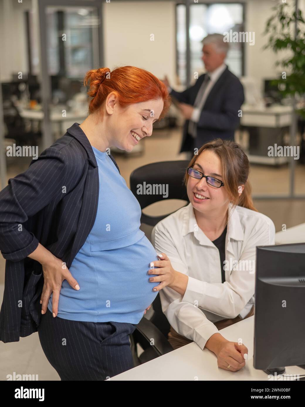 Business man talking pregnant colleague hi-res stock photography and ...
