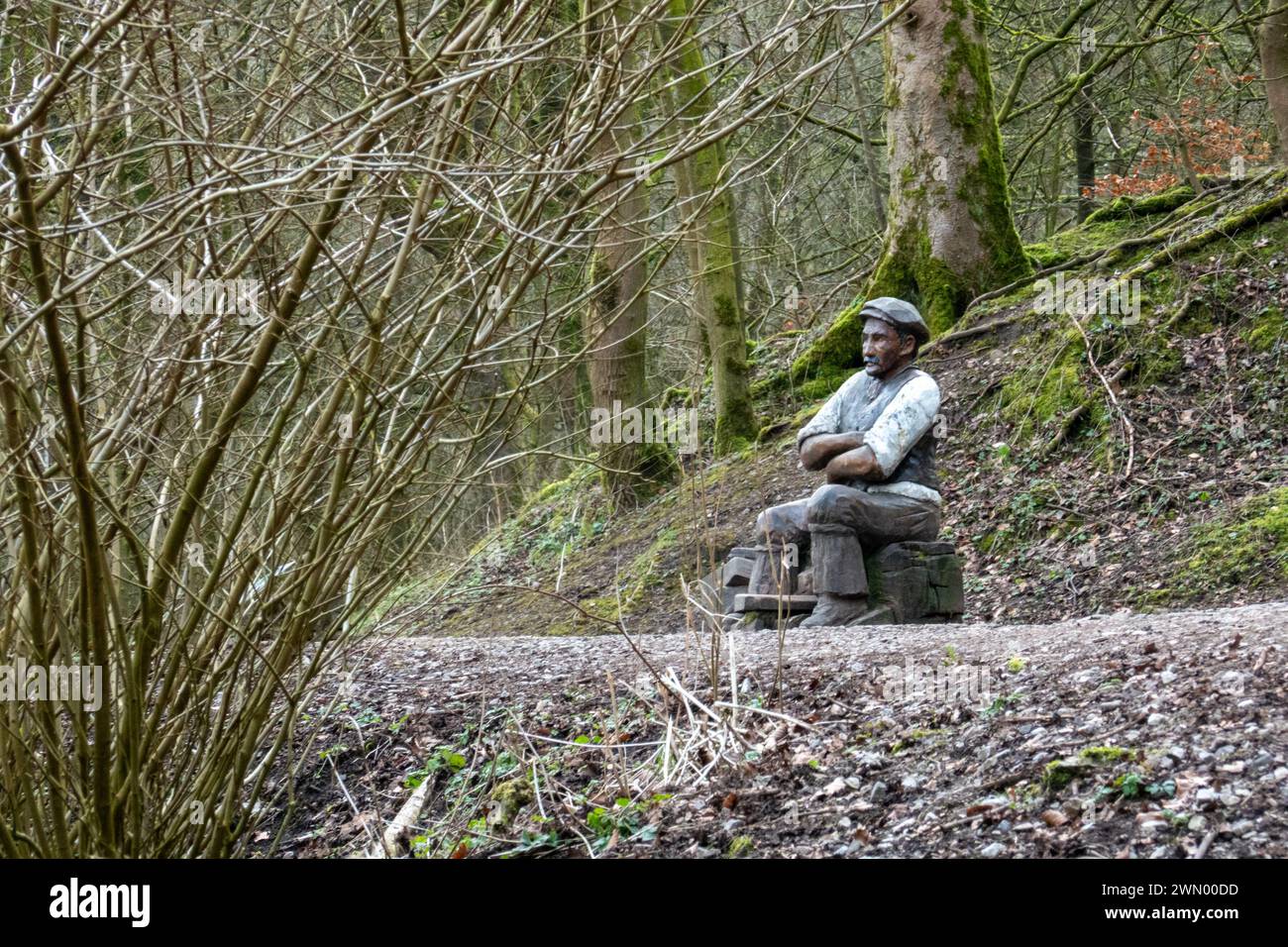 Buxton country park wooden statue Stock Photo - Alamy