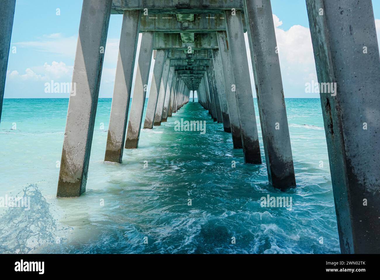 Turquoise water under pier hi-res stock photography and images - Alamy