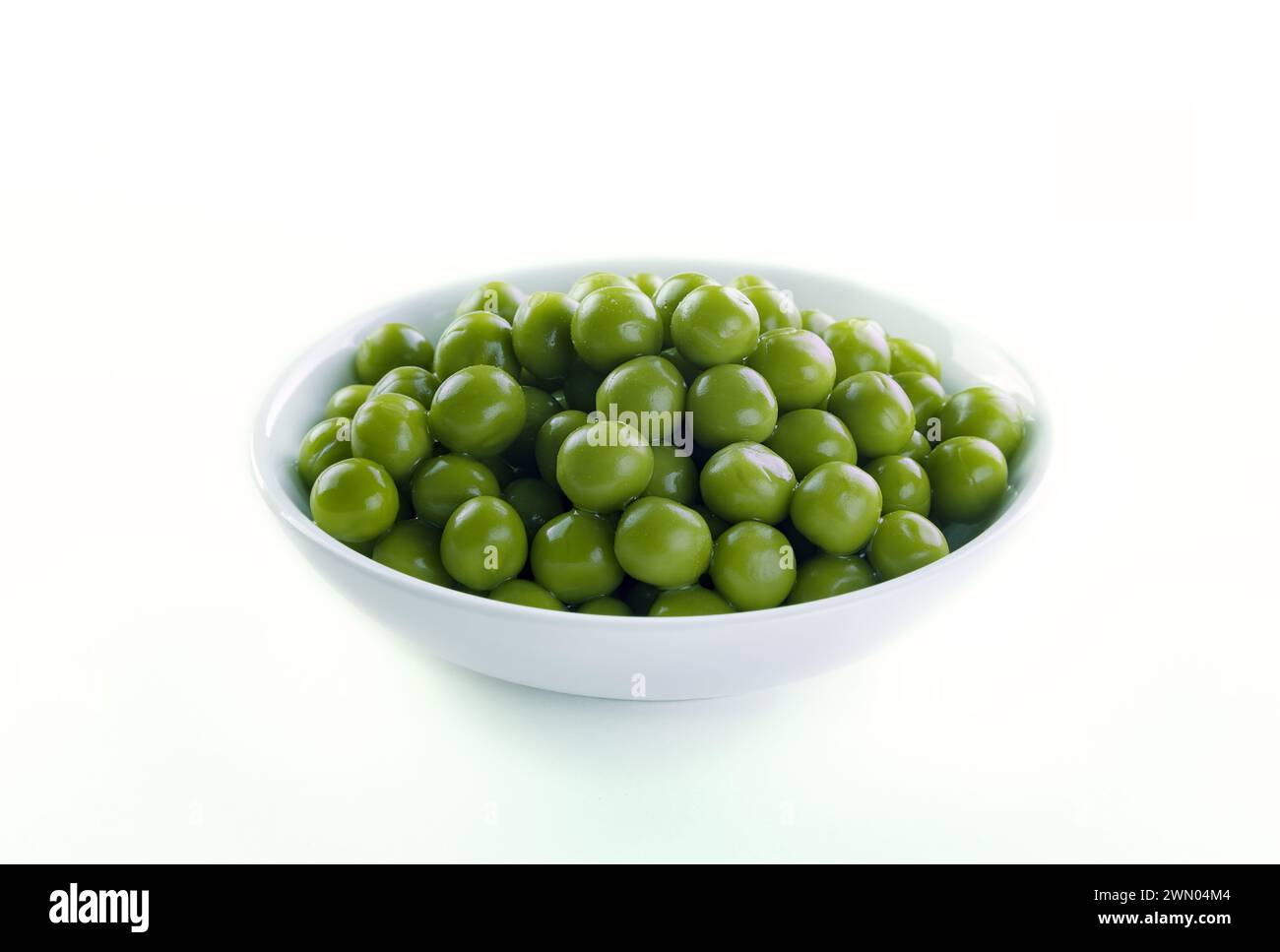 Green peas in shell hi-res stock photography and images - Alamy