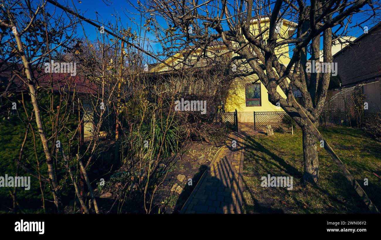 Backyard of a house hi-res stock photography and images - Alamy