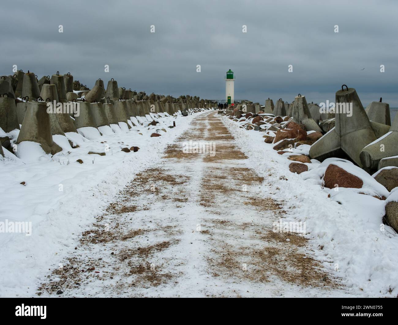 Cold seabreeze hi-res stock photography and images - Alamy