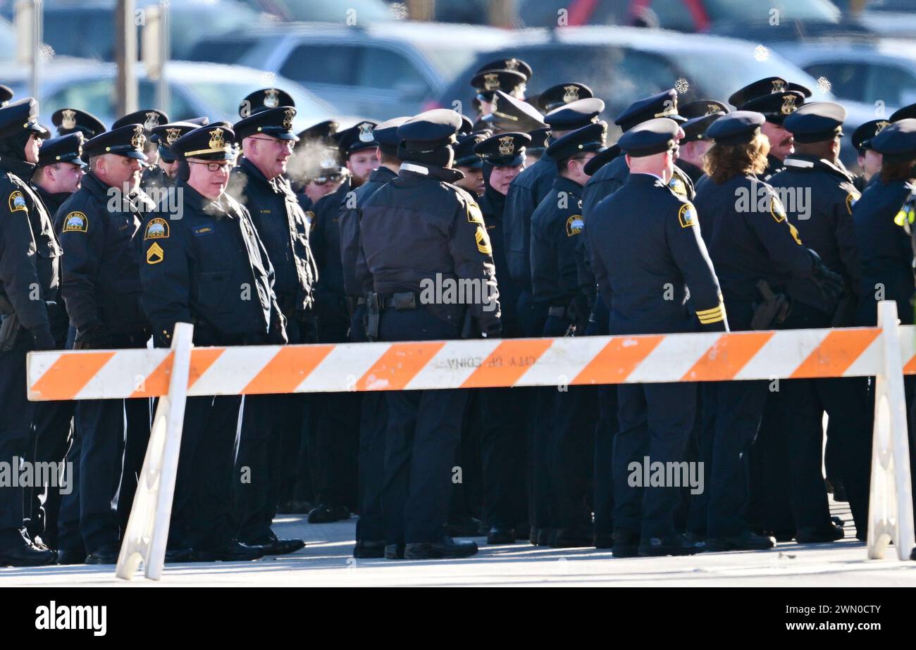 St. Paul police officers line up to enter a memorial service for three ...