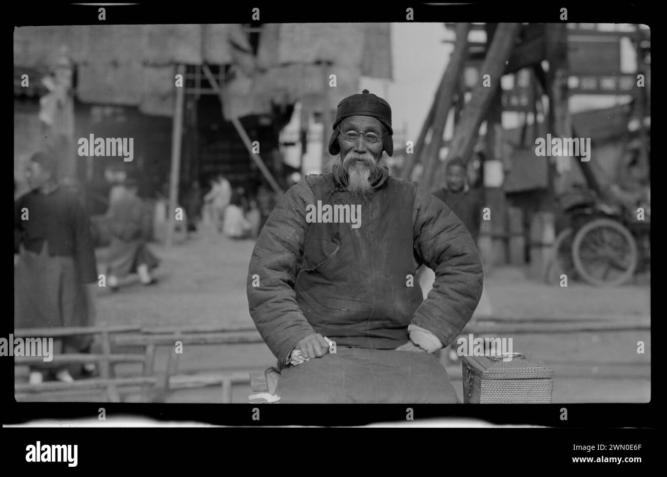 Dramatic storyteller on Nanking street. He was very proud of his beard ...