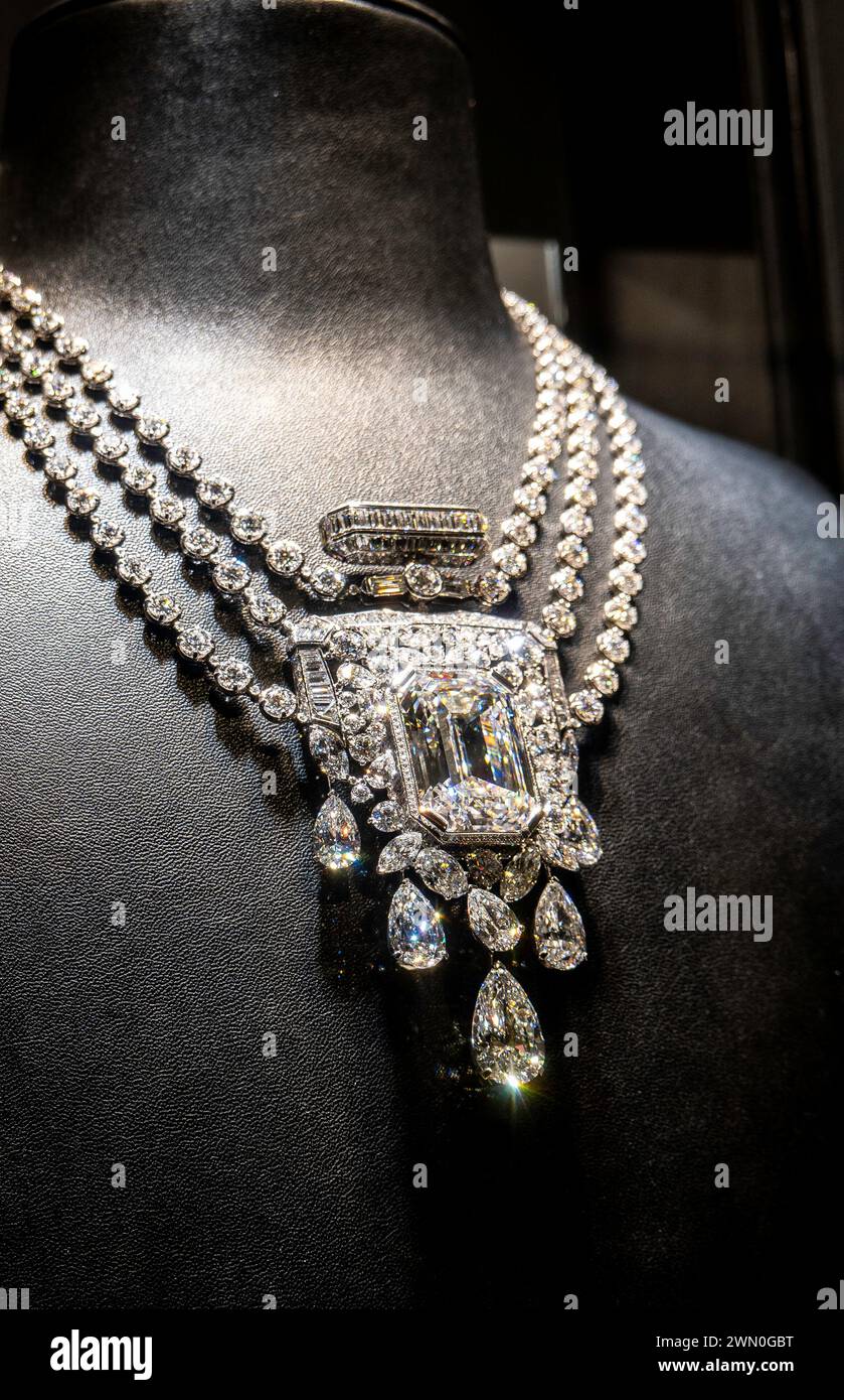 Chanel high-jewelry flagship store is located at 730 Fifth Avenue in ...