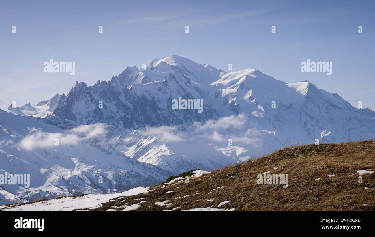 View mountain panorama peaks hi-res stock photography and images - Alamy