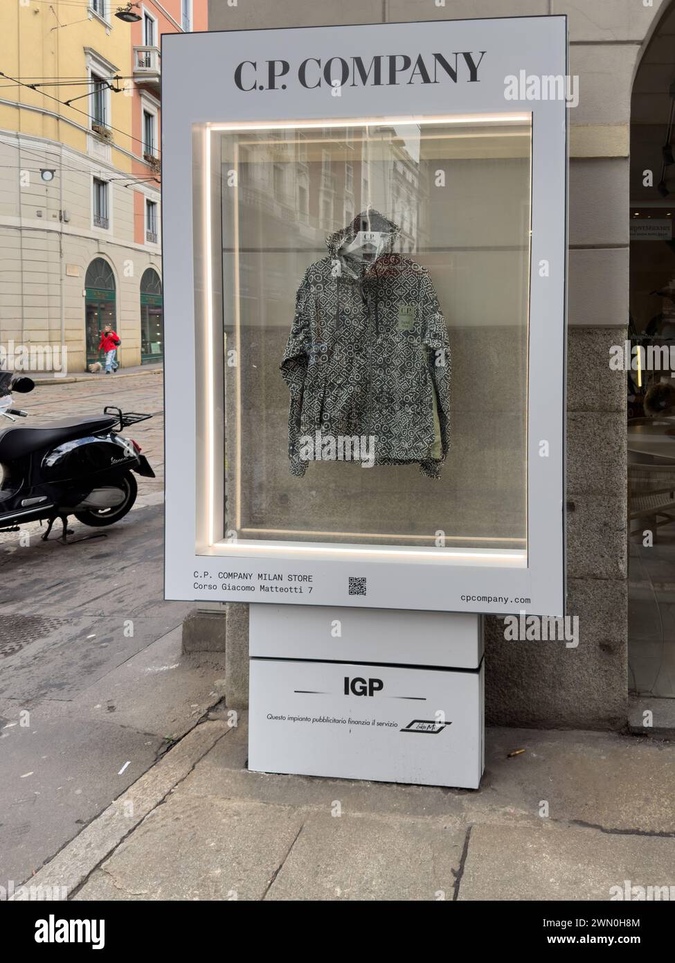 Famous italian fashion brand advertisment installation hi-res stock ...