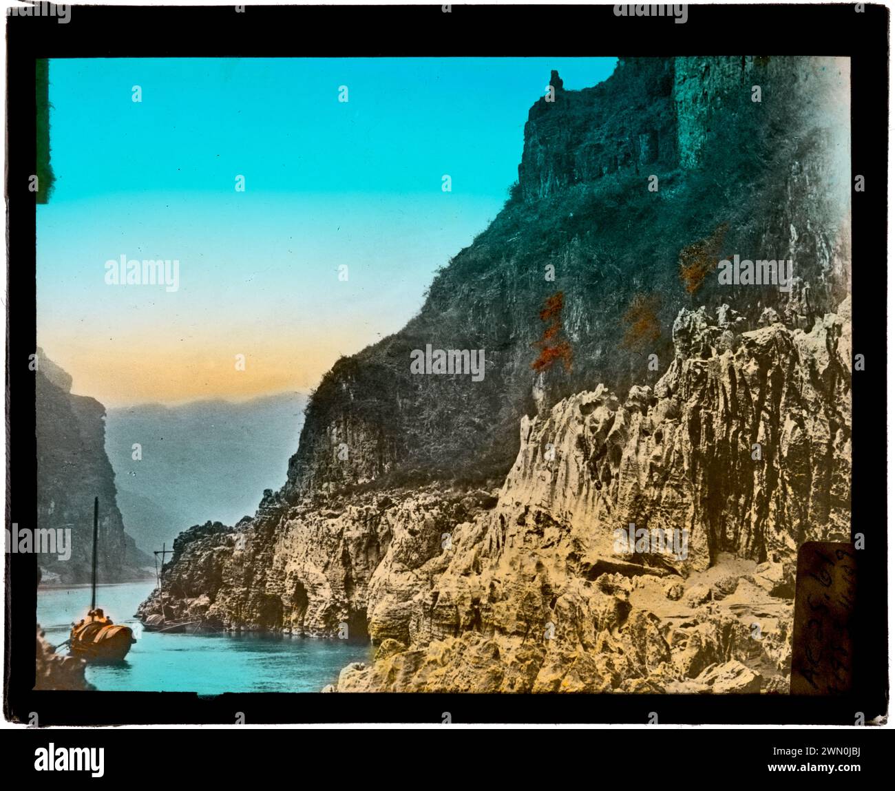 Cliff edge cliff Cut Out Stock Images & Pictures - Alamy