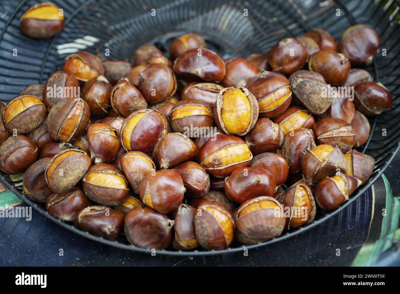 Nut roasting fire hi-res stock photography and images - Alamy