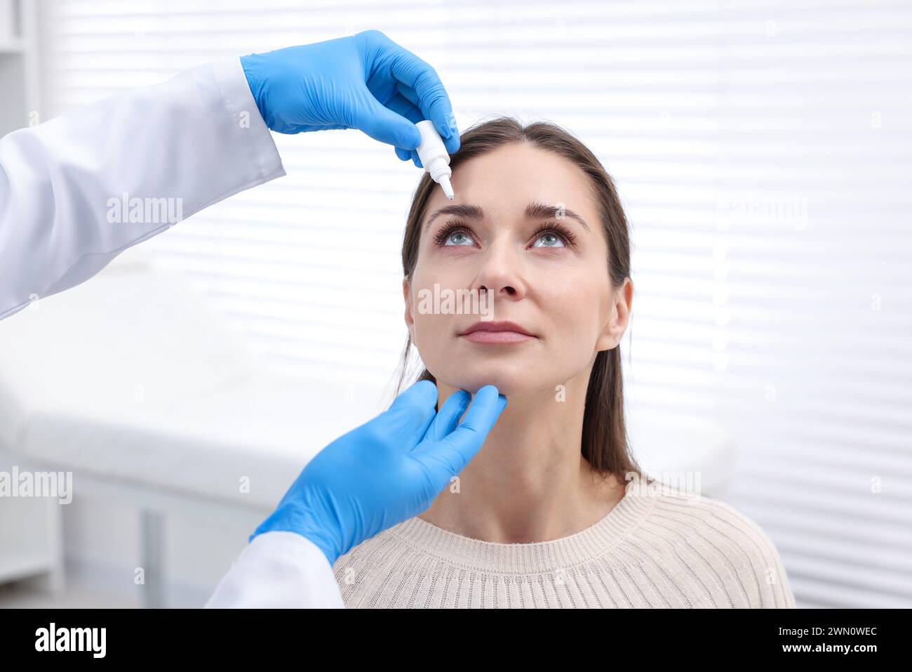 Doctor eye drop hi-res stock photography and images - Alamy