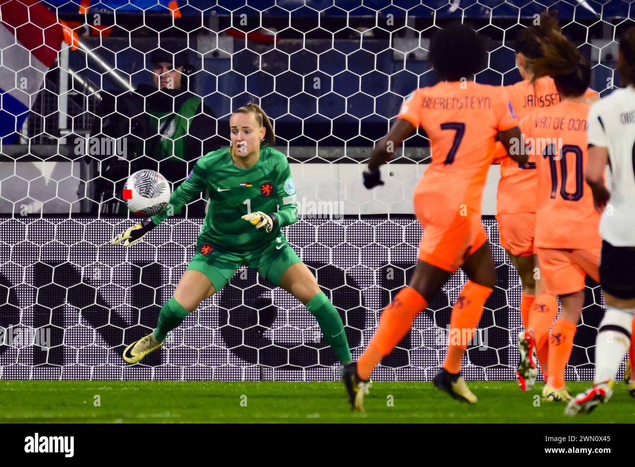 HEERENVEEN - Holland goalkeeper Daphne van Domselaar during the UEFA ...