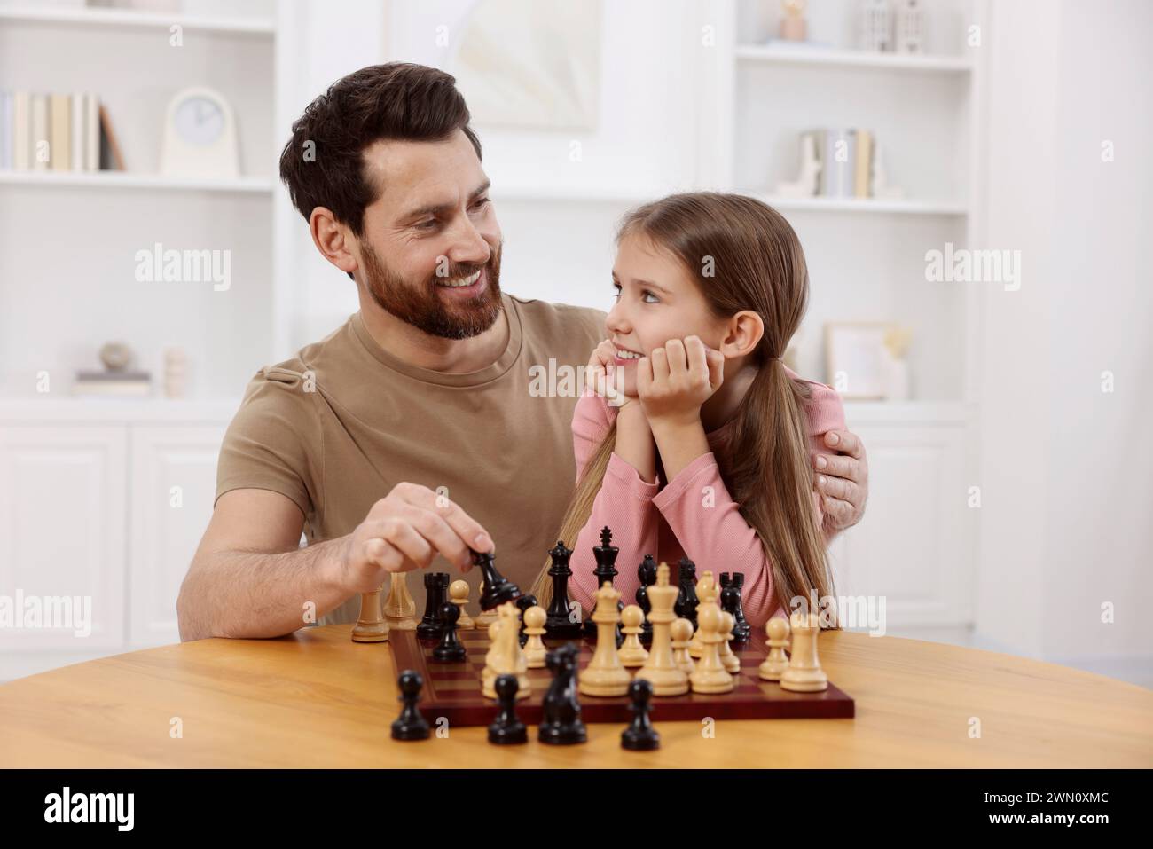 Father daughter playing chess home hi-res stock photography and images ...