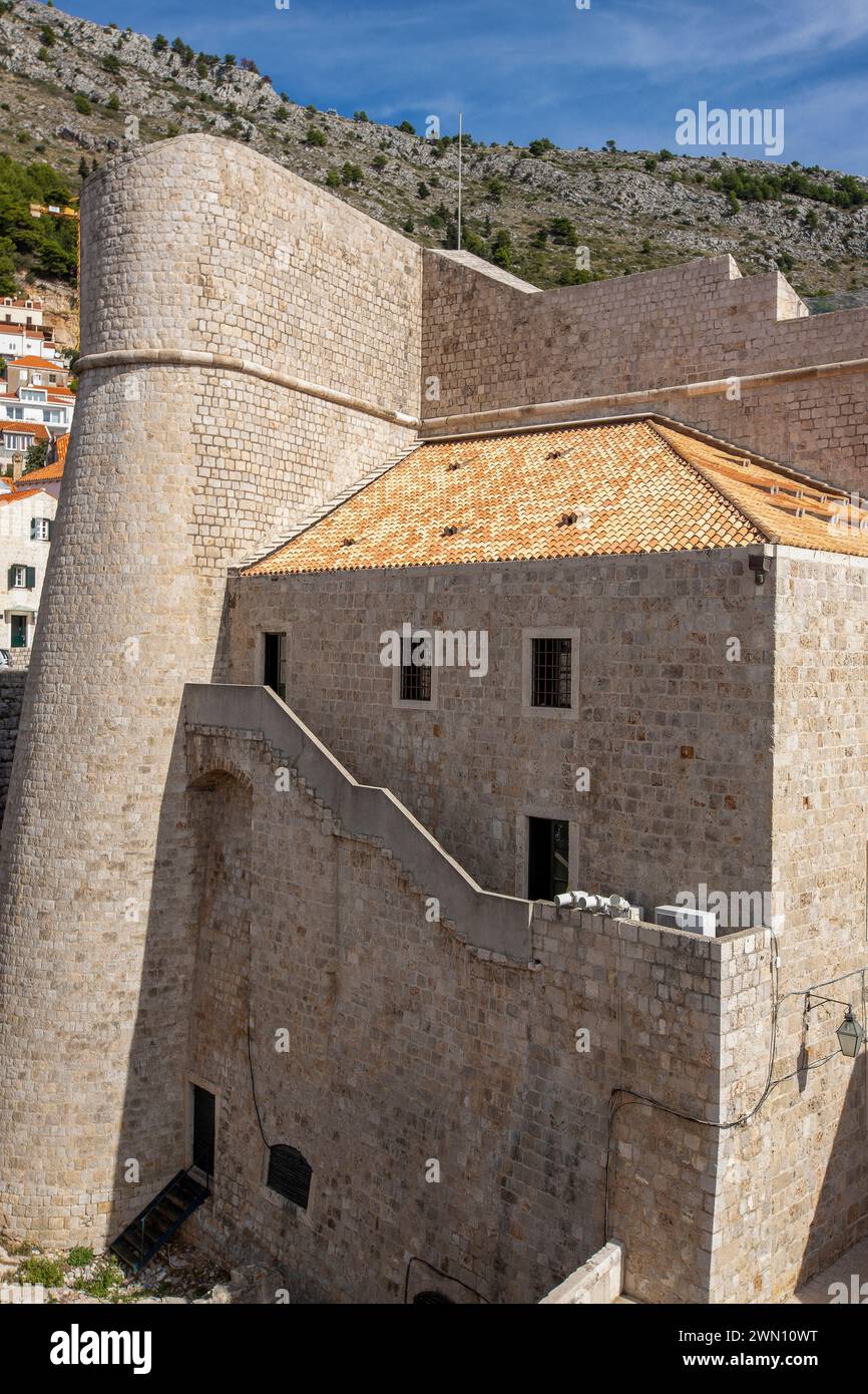 Tower and walls in the medieval walled city of Dubrovnik, Croatia Stock ...
