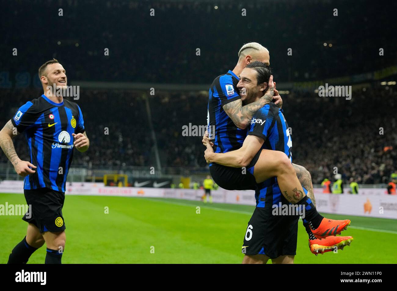Inter Milan's Matteo Darmian, right, celebrates with his teammate ...