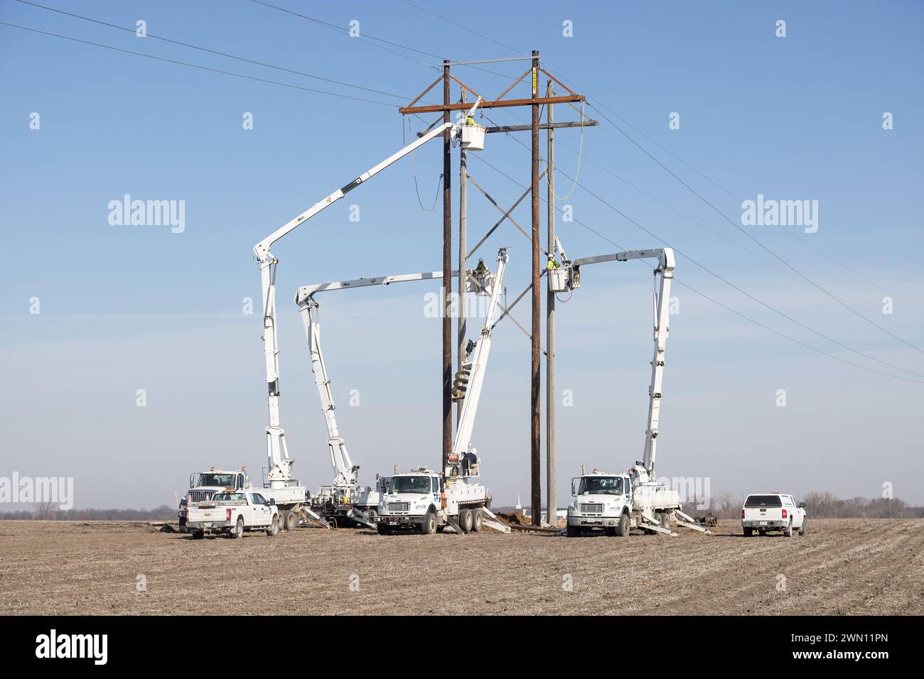 ITC Midwest maintenance crew replacing a 161 kilovolt wooden H-frame ...