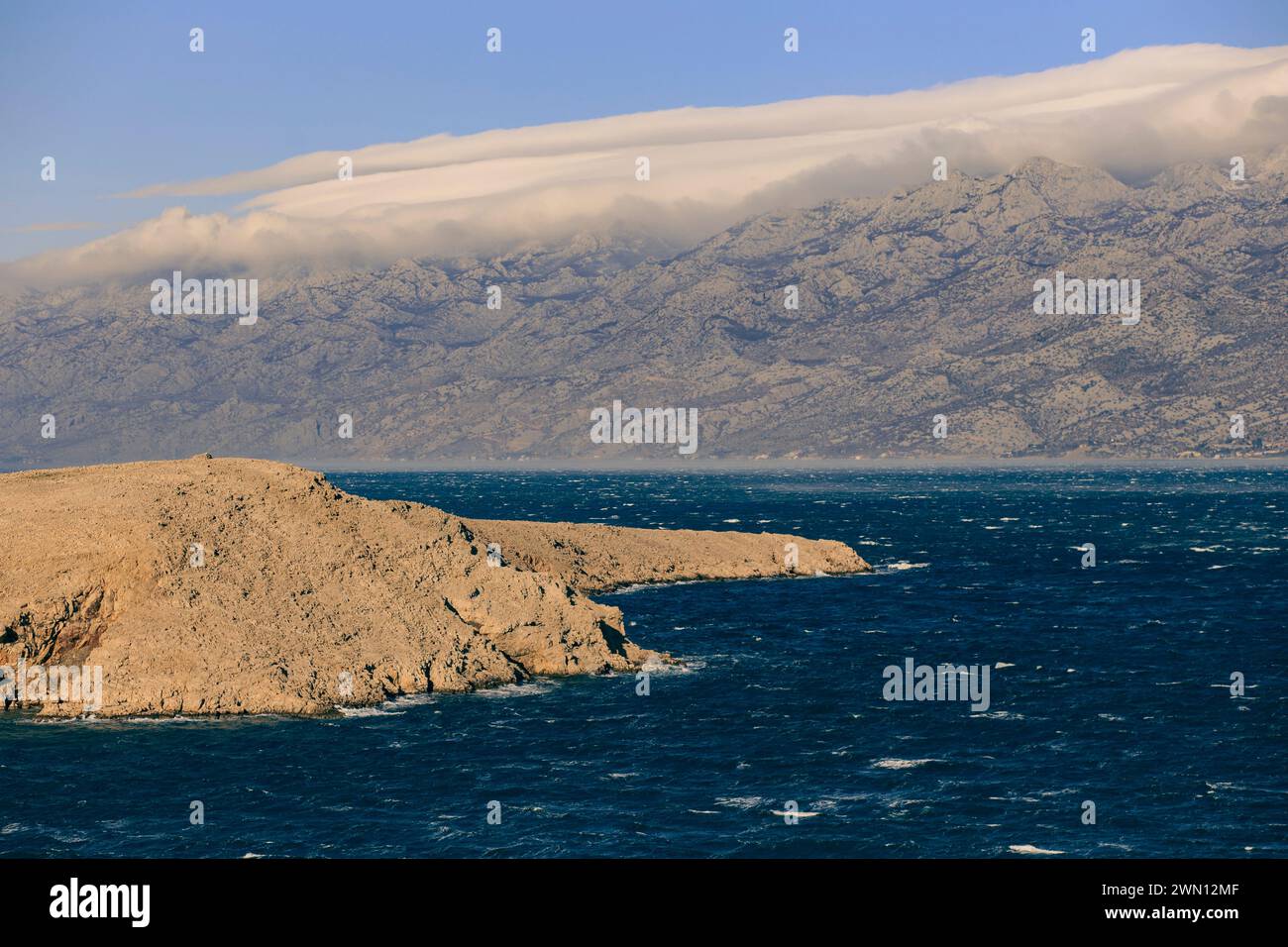Under aqua surface hi-res stock photography and images - Alamy