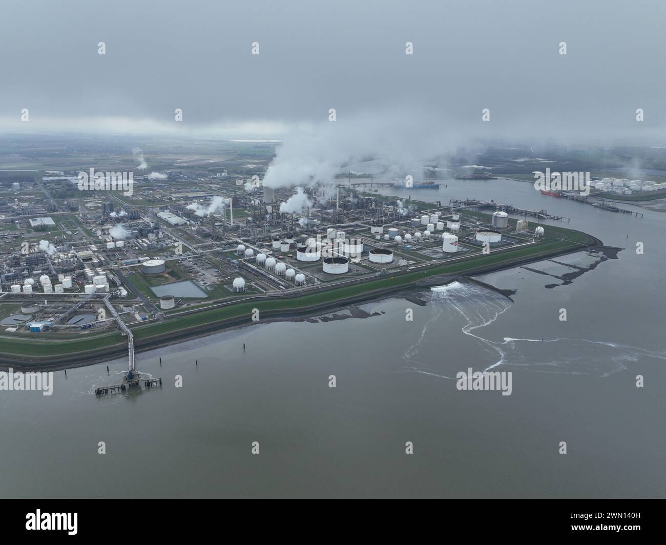 Dow chemical plant hi-res stock photography and images - Alamy