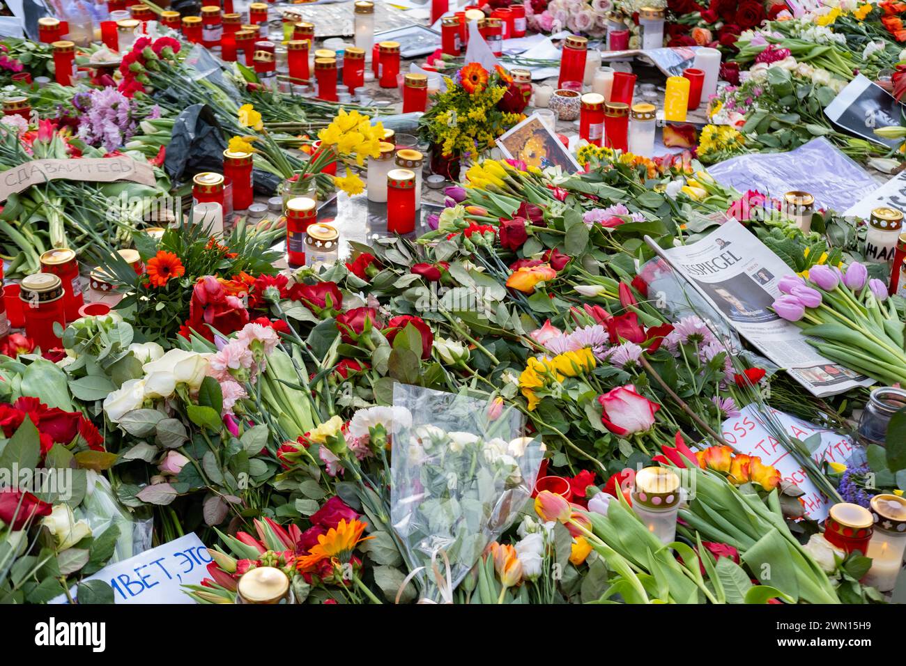 navalny memorial, flowers lie on ground, mourning candles burning after ...
