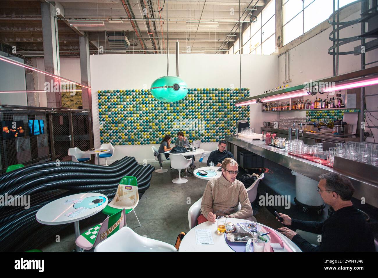 Tokyo eat restaurant paris hi-res stock photography and images - Alamy