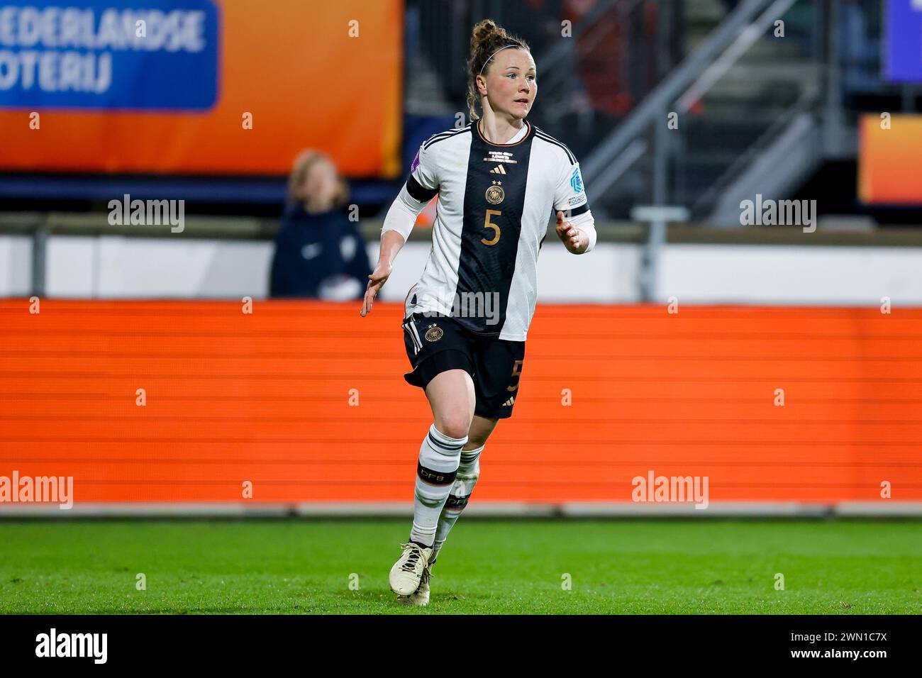 HEERENVEEN, NETHERLANDS - FEBRUARY 28: Marina Hegering (Germany) looks ...