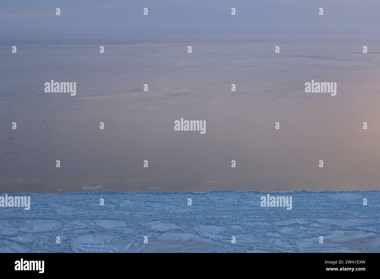 Rock shelf below cliffs hi-res stock photography and images - Alamy