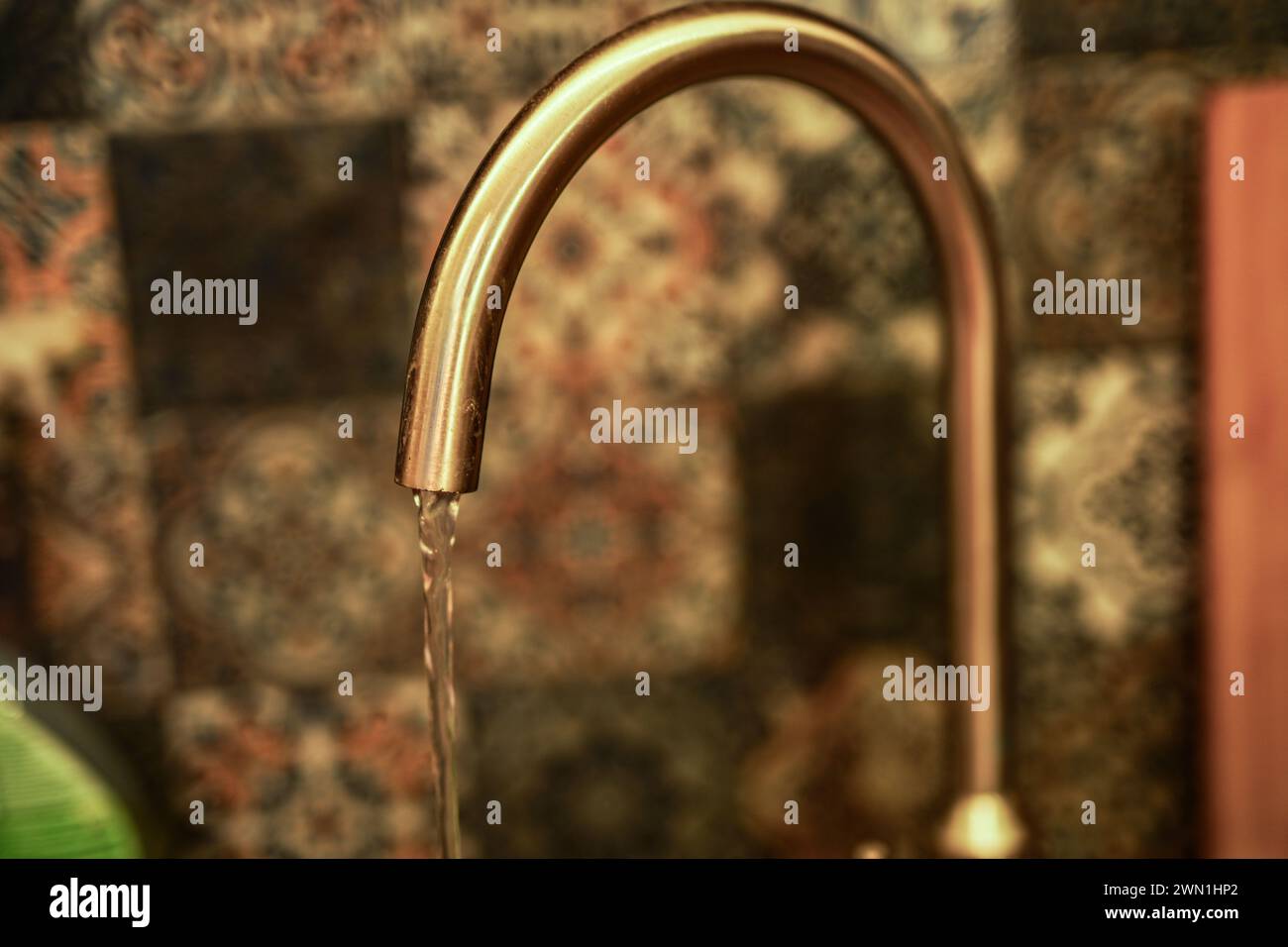 Golden water tap hi-res stock photography and images - Alamy