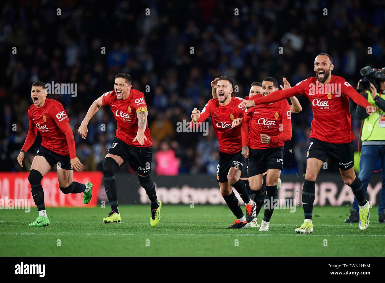 Players of RCD Mallorca celebrate after the team's victory in the ...