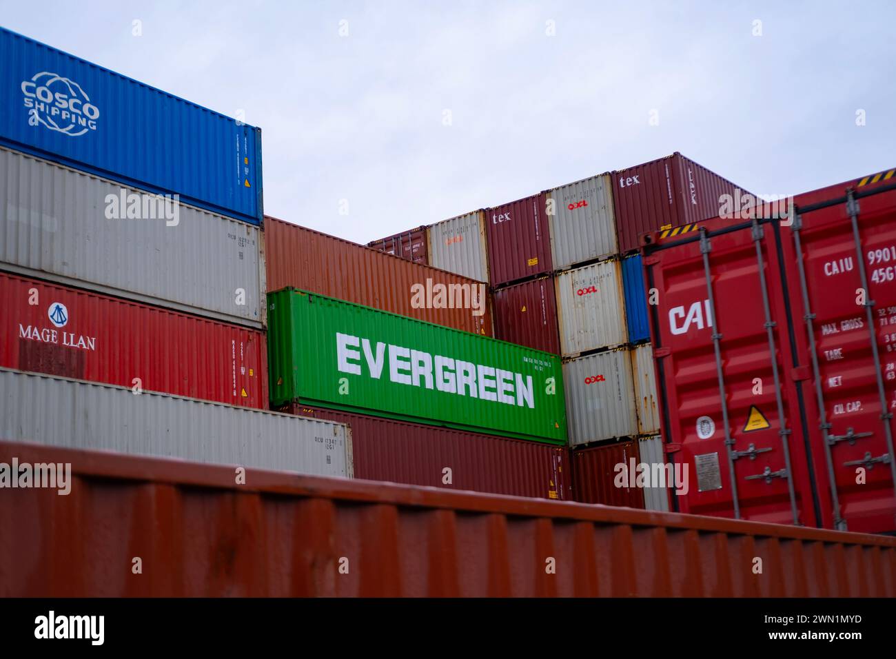 Evergreen Marine Corporation, COSCO, OOCL Shipping containers largest ...