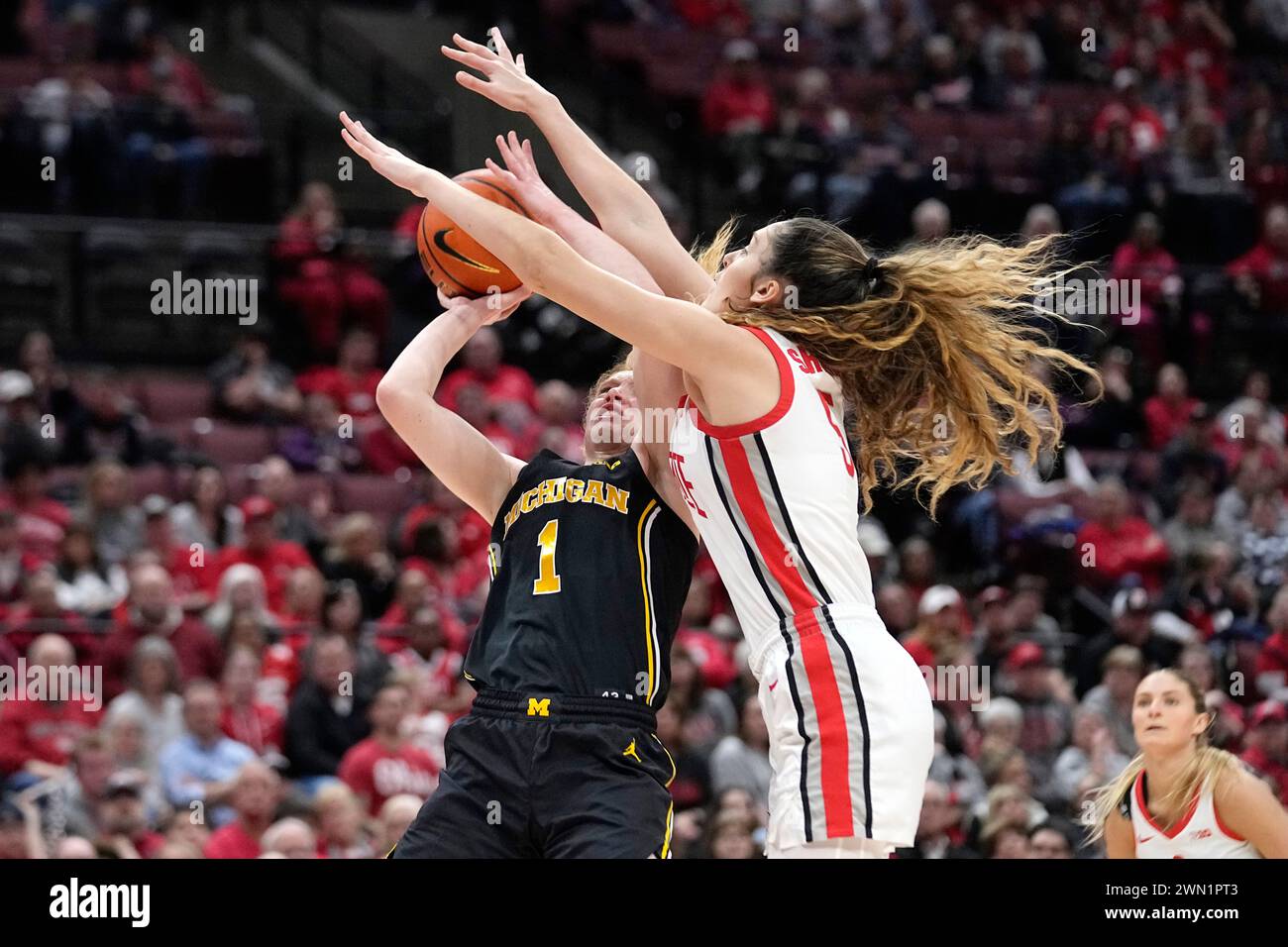 Ohio State guard Emma Shumate, right, blocks a shot by Michigan guard ...