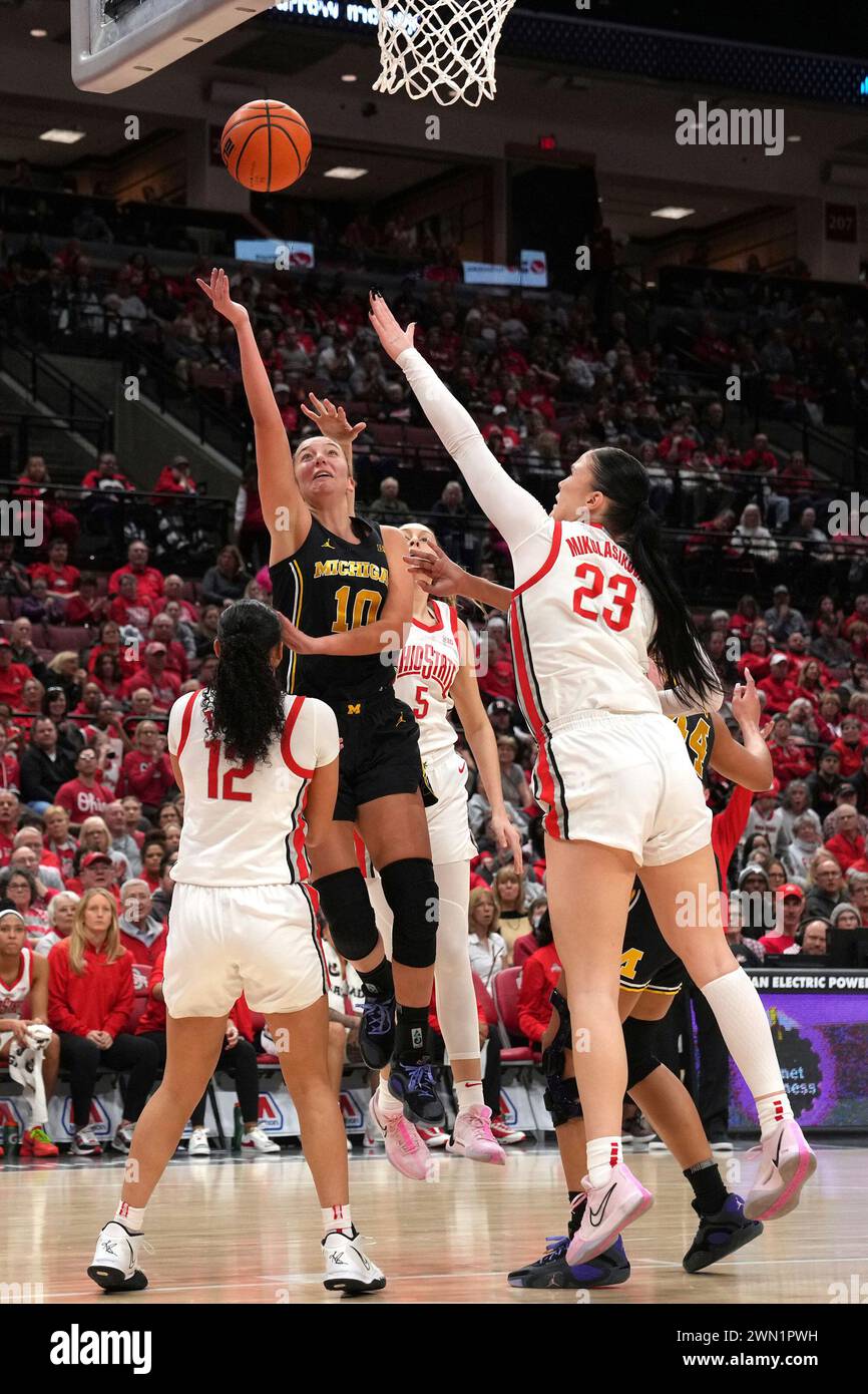 COLUMBUS, OH - FEBRUARY 28: Jordan Hobbs #10 of the Michigan Wolverines ...