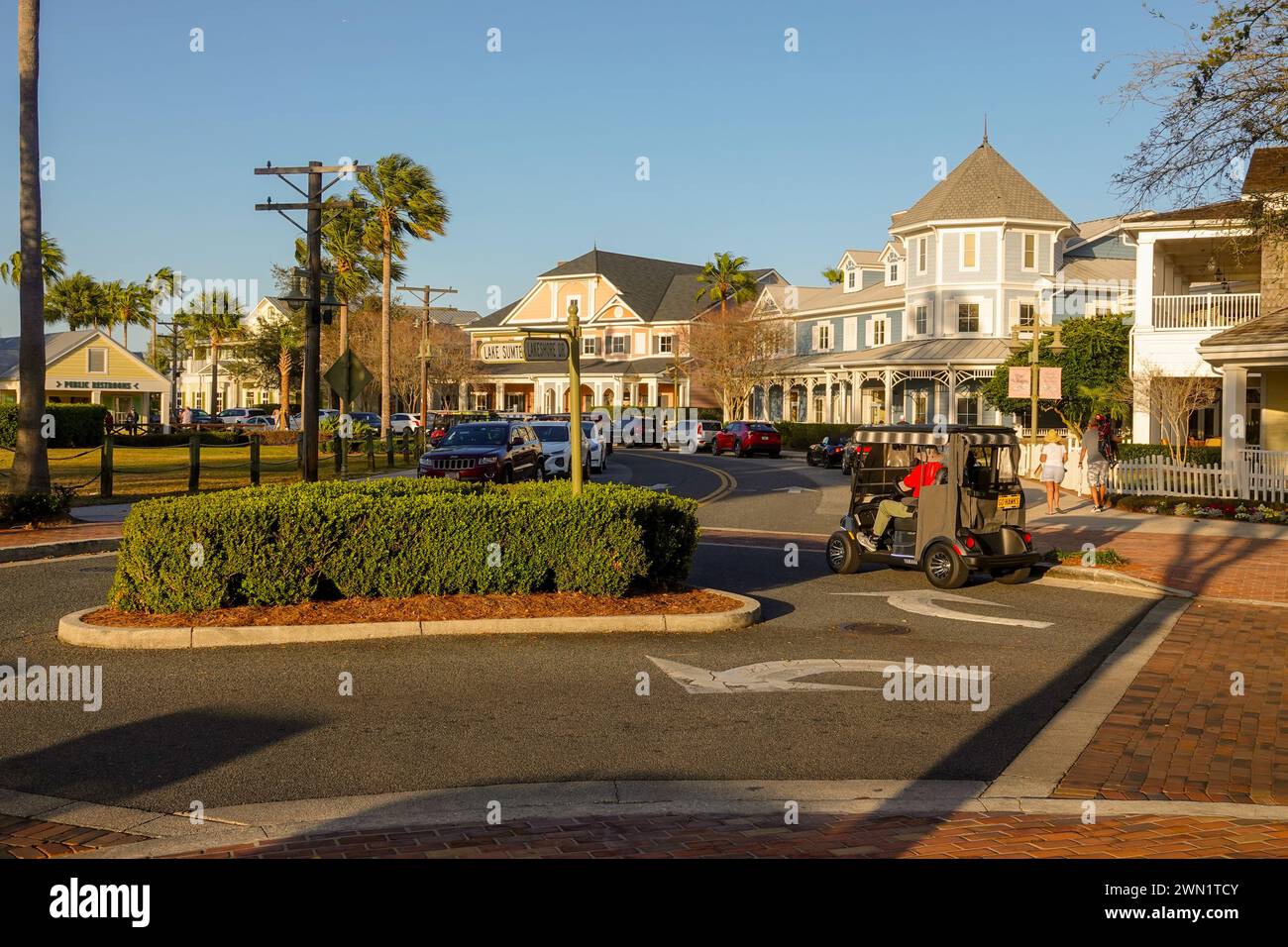 USA Florida FL The Villages retirement community seniors retirees Lake ...