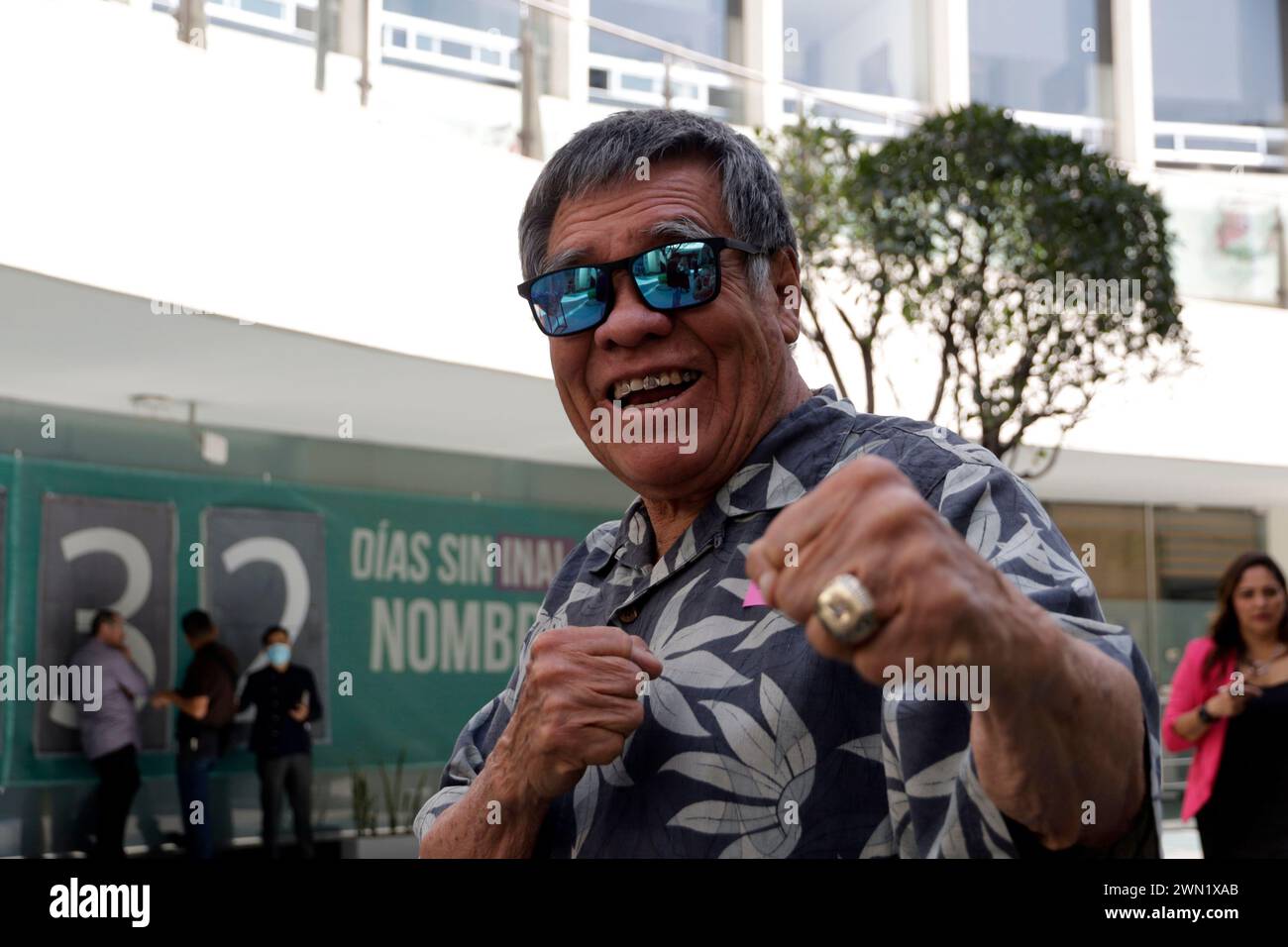 Ruben olivares boxing hi-res stock photography and images - Alamy