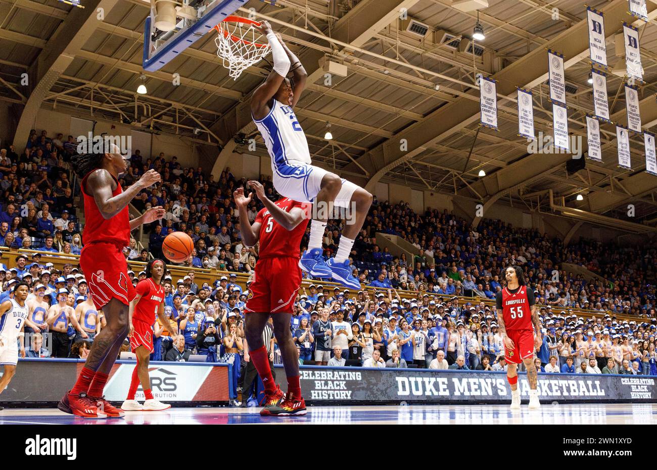 Duke's Mark Mitchell (25) dunks against Louisville during the second ...