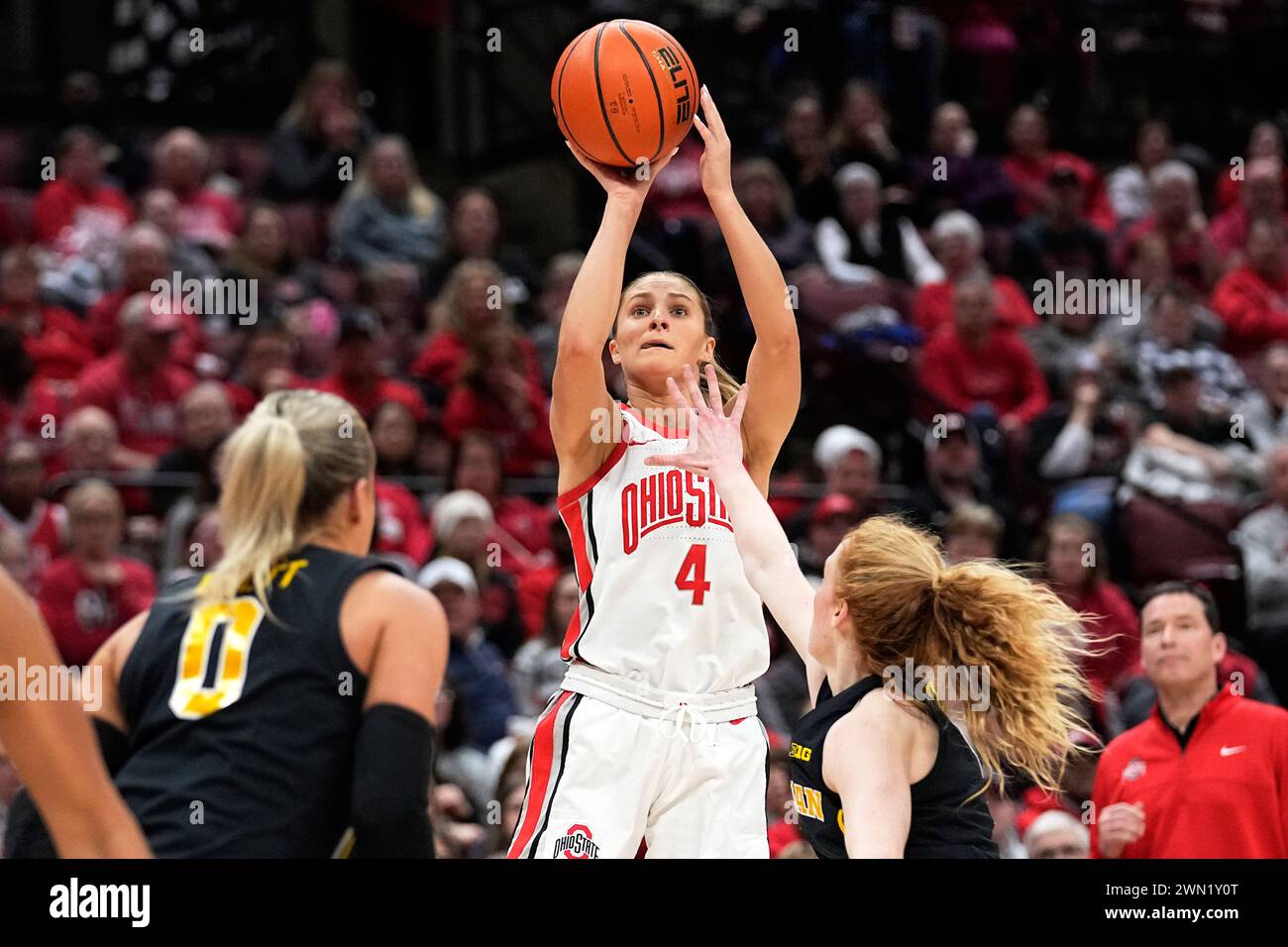 Ohio State guard Jacy Sheldon (4) shoots in front of Michigan guard ...