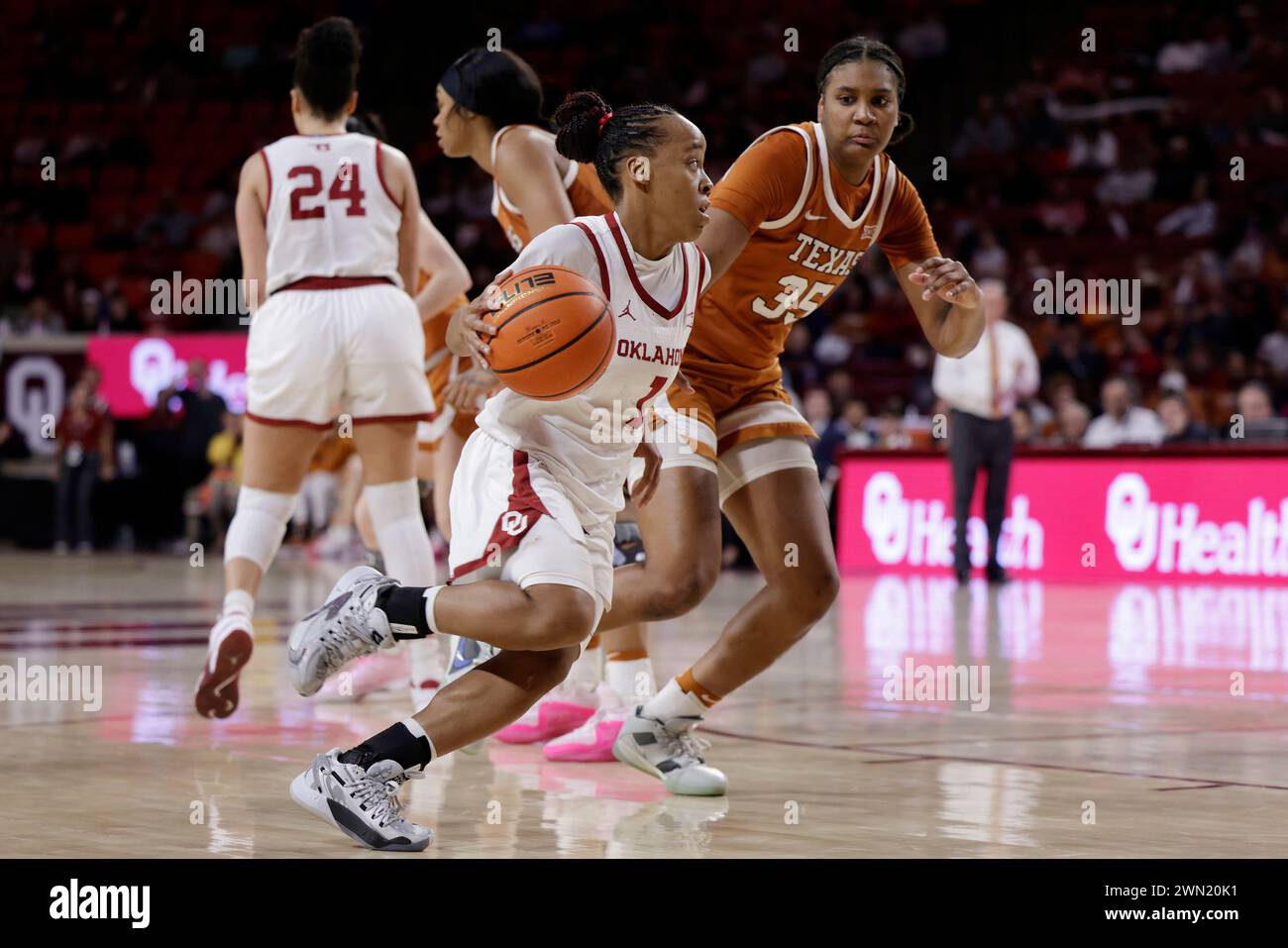 Oklahoma guard Nevaeh Tot (1) drives the ball against Texas forward ...