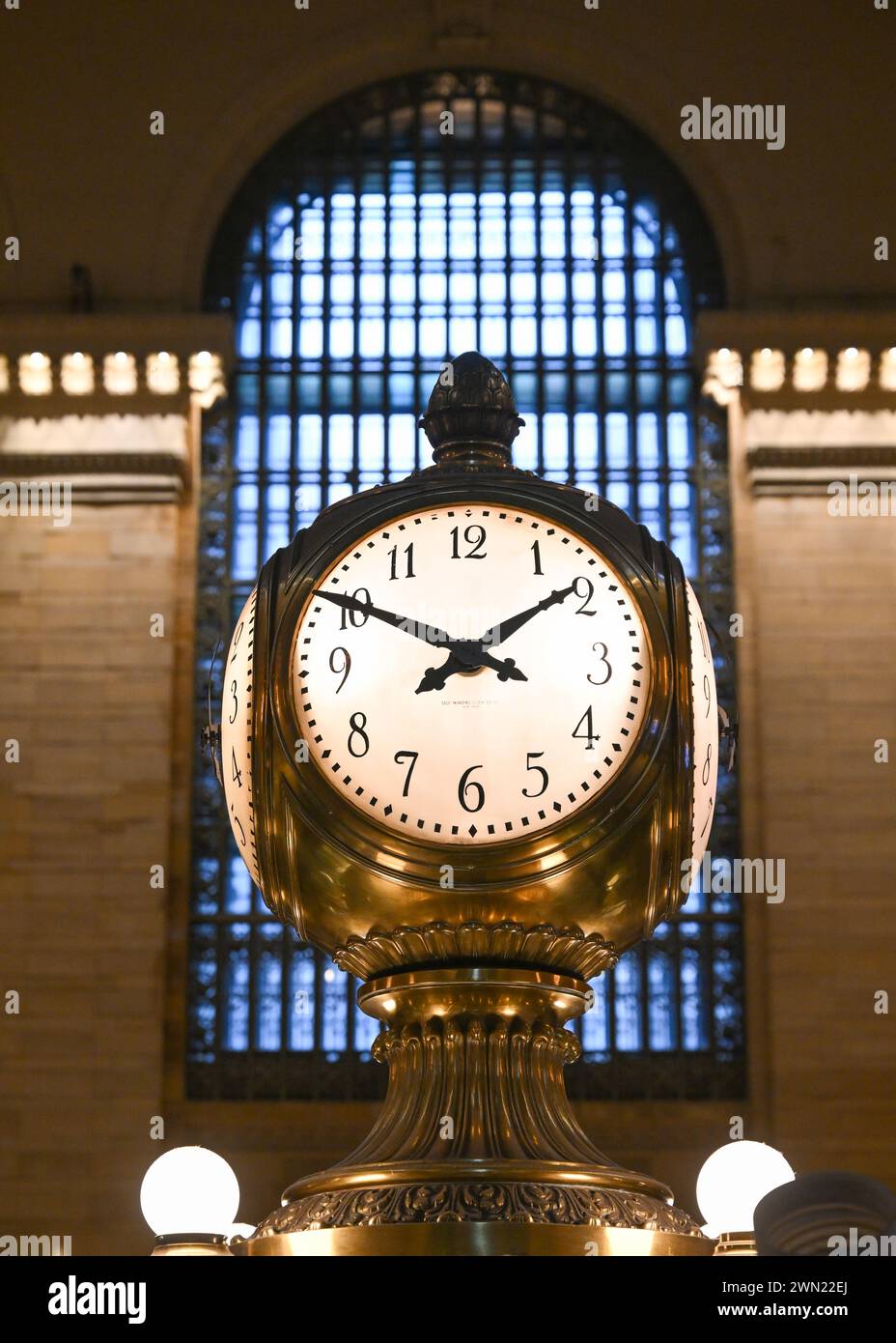 Terminal clock hi-res stock photography and images - Alamy