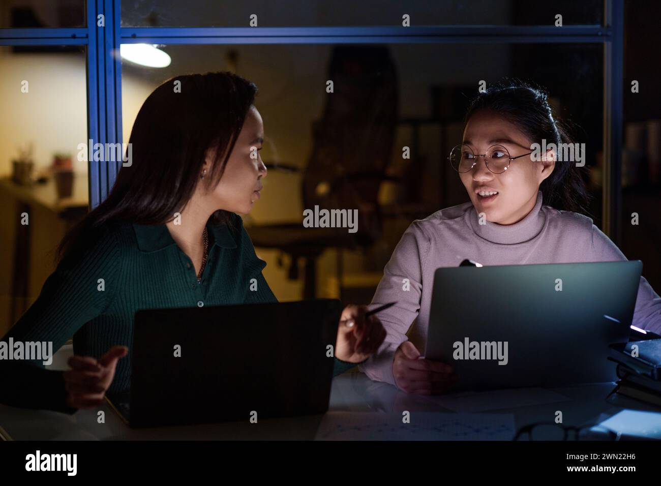 Biracial female engineer hi-res stock photography and images - Alamy