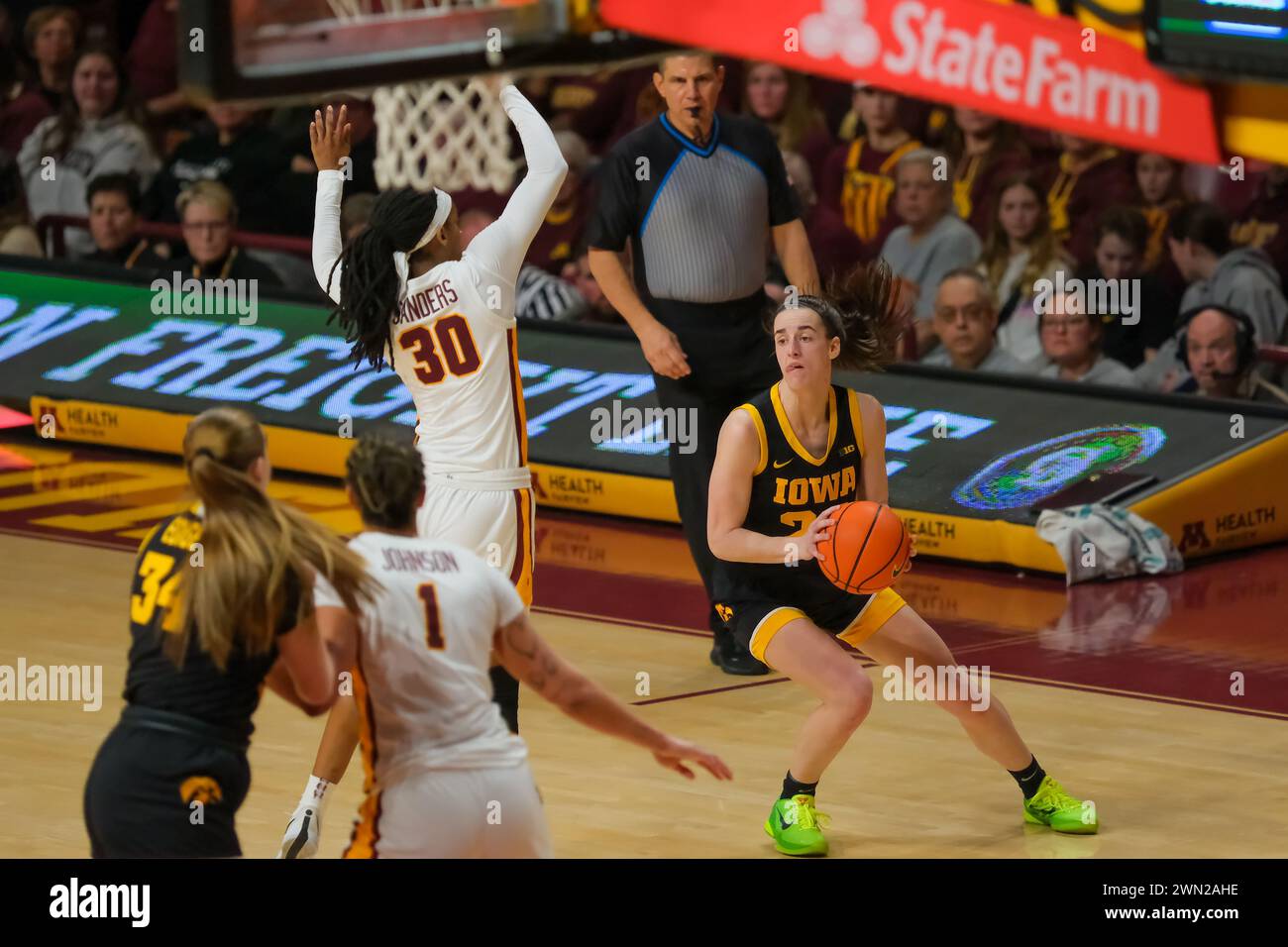 Minneapolis, Minnesota, USA. 28th Feb, 2024. Iowa Hawkeyes guard ...