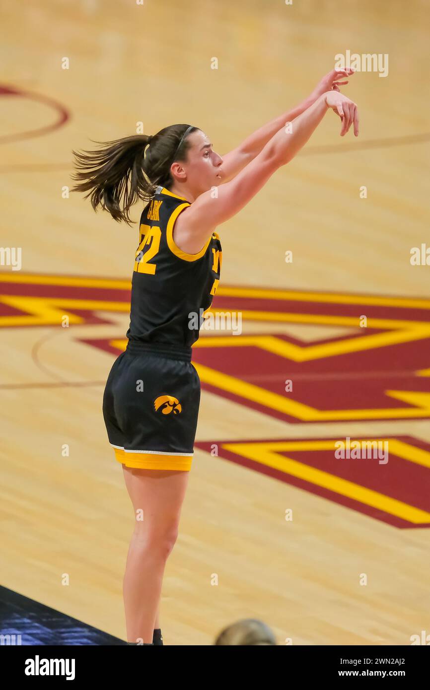 Minneapolis, Minnesota, USA. 28th Feb, 2024. Iowa Hawkeyes guard ...