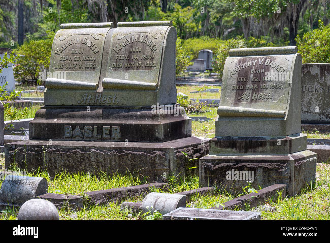 !9th and early 20th century family plot at historic Bonaventure ...