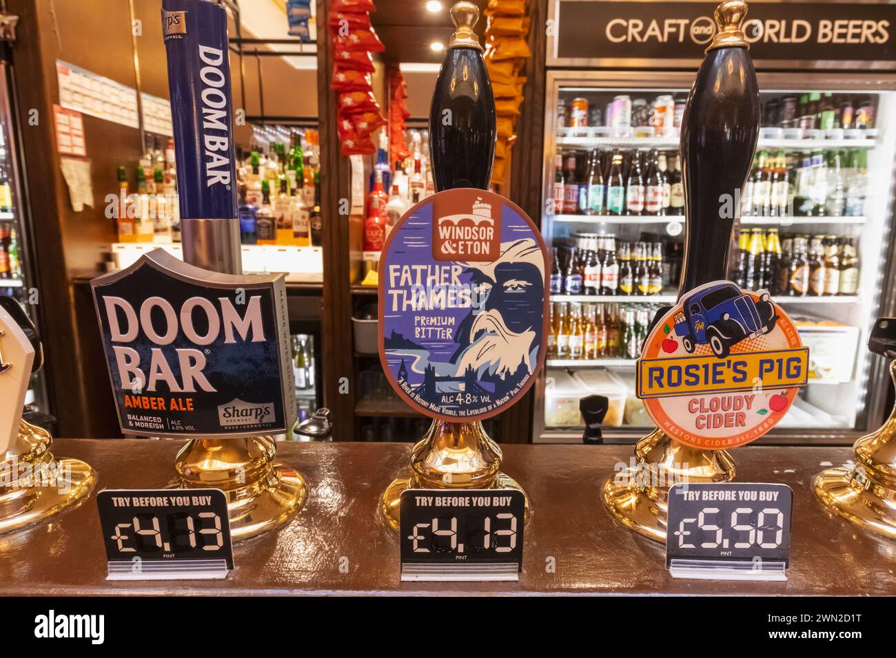 London wetherspoons hi-res stock photography and images - Alamy