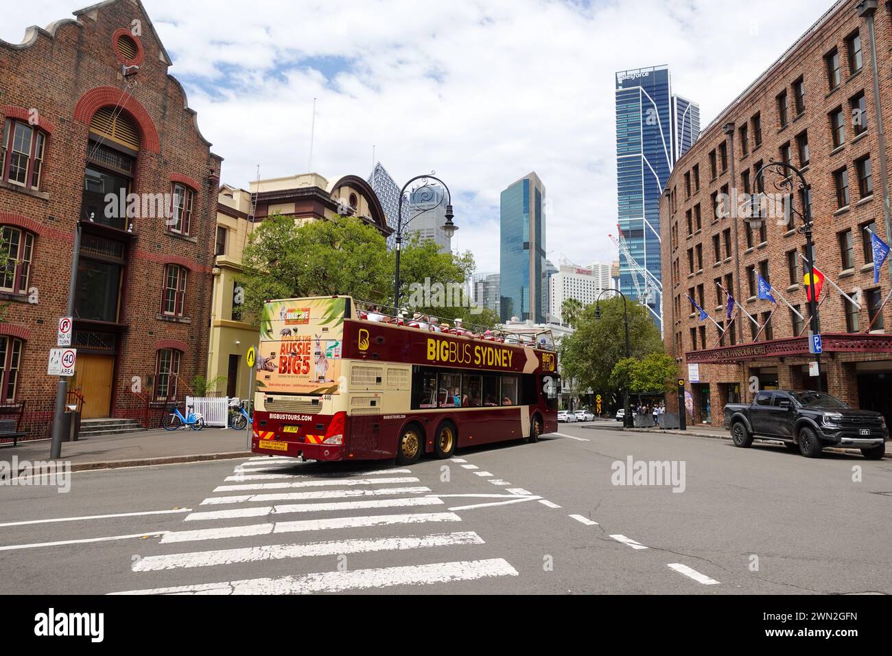 Big bus sydney tour hi-res stock photography and images - Alamy