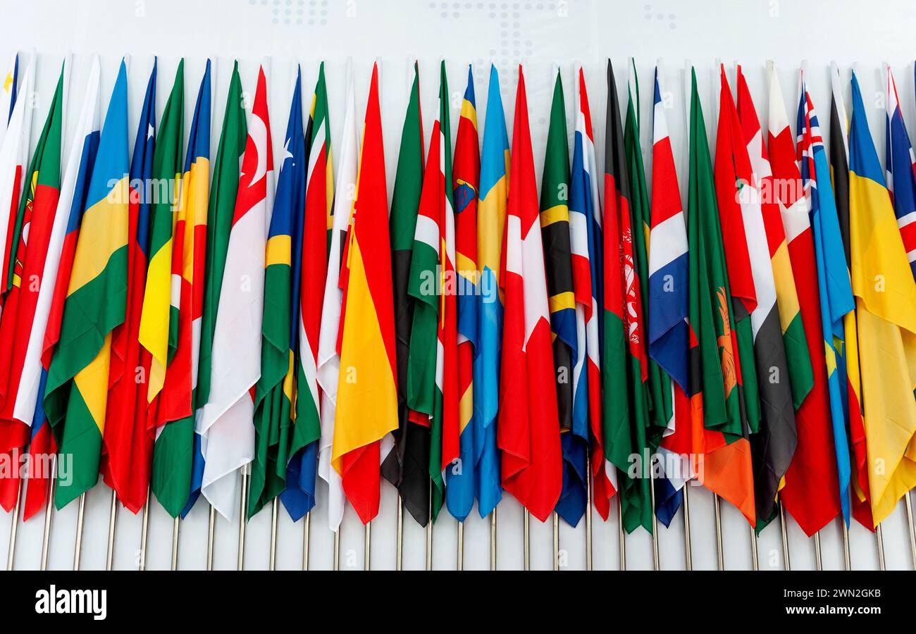 Row of large flags hi-res stock photography and images - Alamy