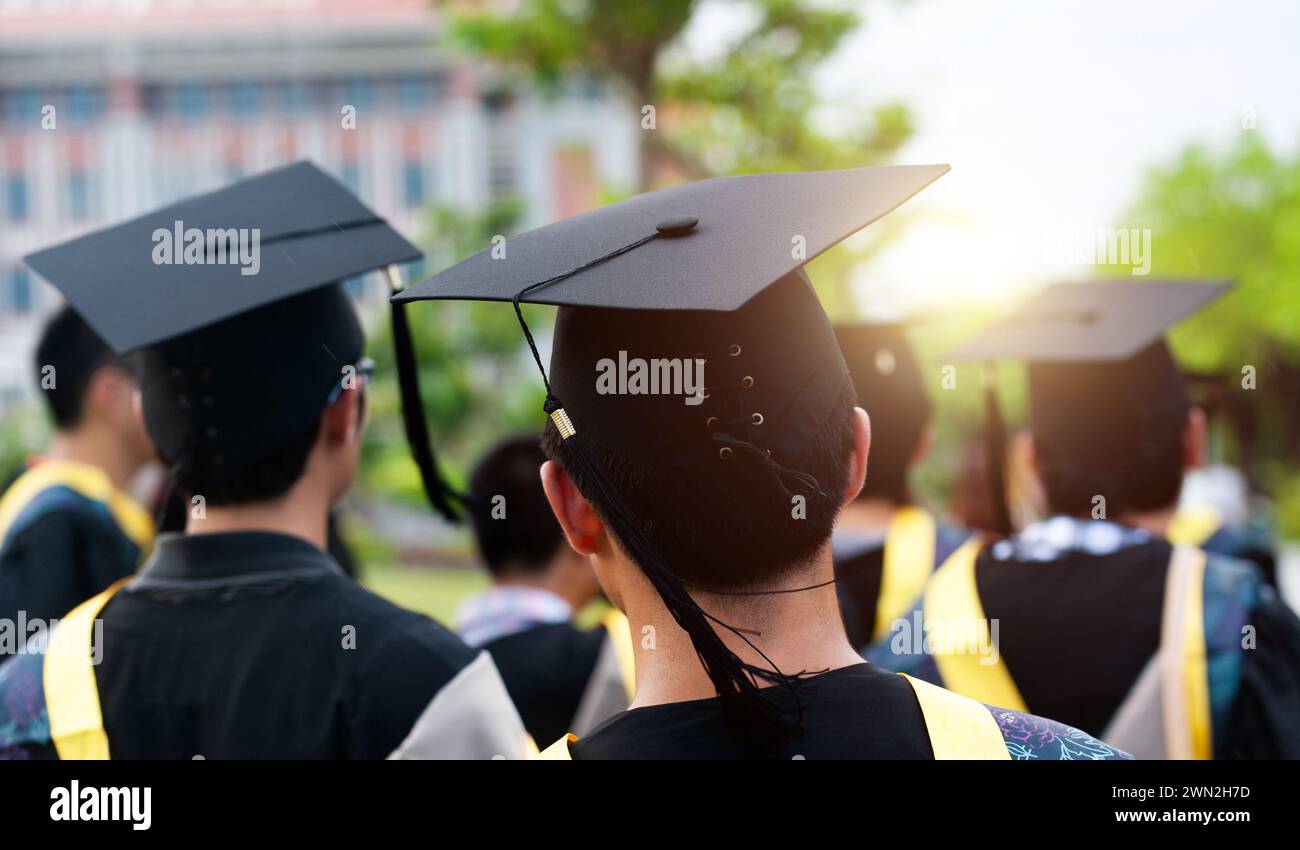 Colleg graduation hi-res stock photography and images - Alamy
